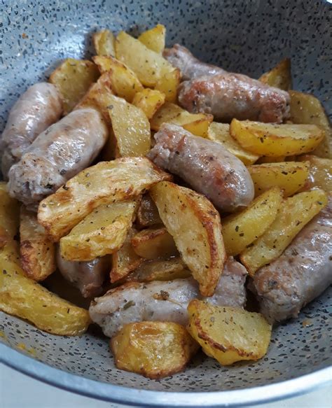 Salsiccia E Patate In Padella