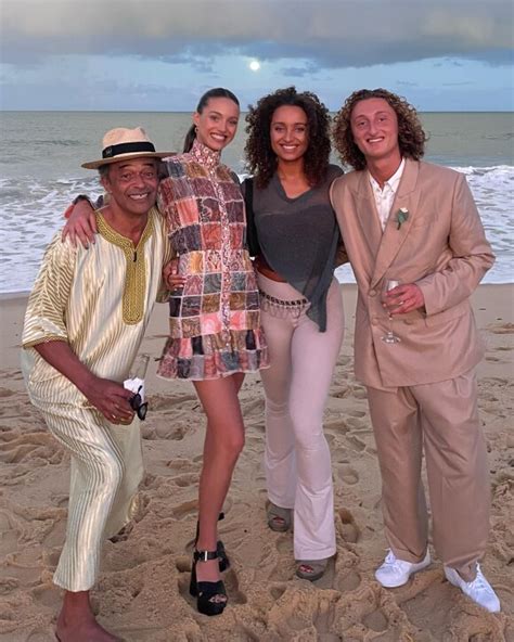 Yannick Noah Sa Fille Jenaye S Affiche Topless Et Enflamme Les