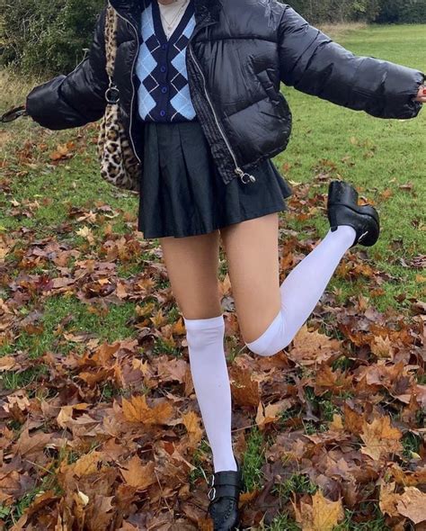 𝔰𝔢𝔯𝔢𝔫𝔢𝔢𝔠𝔥𝔦𝔲 Follow For More Knee High Socks Outfit Skater Skirt Outfit Black Knee High Socks