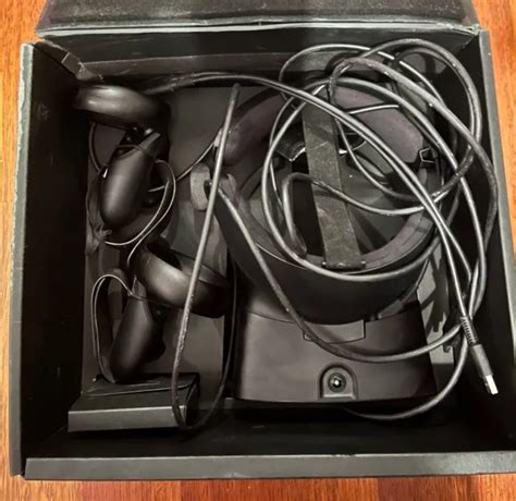 CASQUE OCULUS RIFT S VR Réalité Virtuelle En Bon État Avec Manettes et