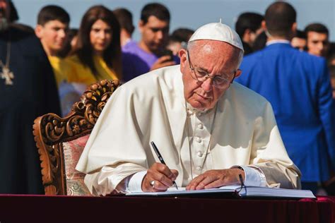 Entenda a carta de renúncia assinada pelo Papa Francisco