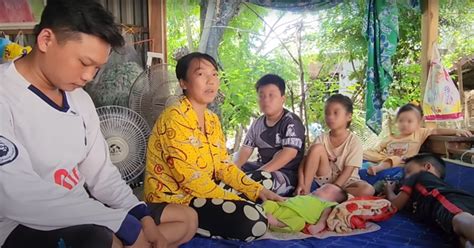 Trai trẻ 20 tuổi phải lòng góa phụ U40 có tới 4 con riêng về ở chung