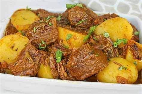 Carne de panela fácil preparada na panela de pressão batatas