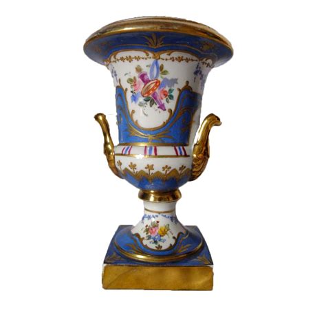 Médicis en porcelaine bleu de Sèvres Puces et encore