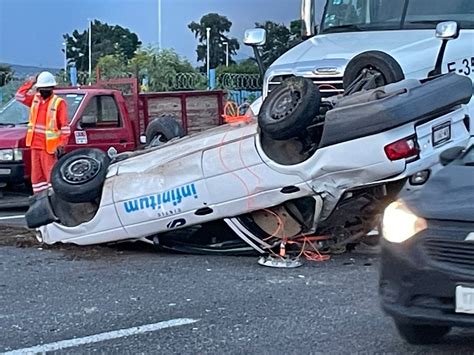 Accidente carretera Irapuato Abasolo vuelca auto y tráiler choca