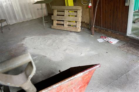 Nægter sig skyldig i savværk drab Kvinde blev stukket og kvalt til