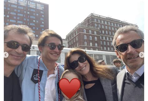 Photo Sur Instagram Carla Bruni A Publi Plusieurs Clich S De La