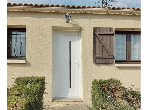 Découvrez la porte d entrée sur mesure en PVC blanc modèle Verlaine 1L