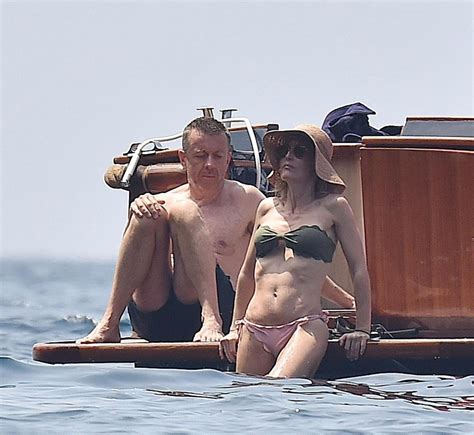 Gillian Andersons Tit 6 Photos Thefappening