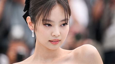 BLACKPINKs Jennie Is The Main Event At Cannes The Idol Photocall