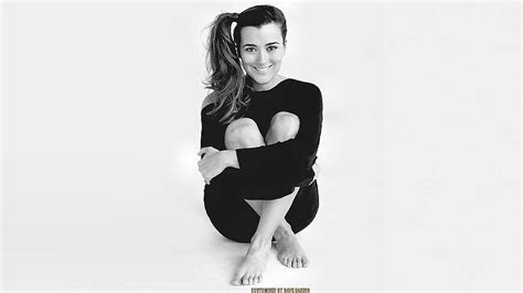 Cote De Pablo AKA Ziva David Sitting By Dave Ncis Abby Und Ziva HD
