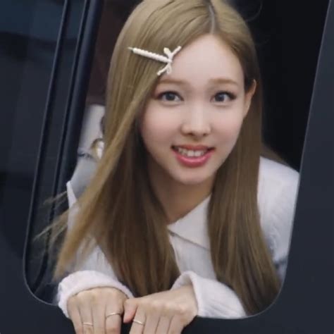 🦋 Caro 🦋 On Twitter Rt Imnayeonarchive She Is So Adorable