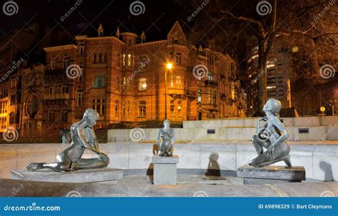Statue Of Three Naked Women Fountain Stock Image Image Of Fountain