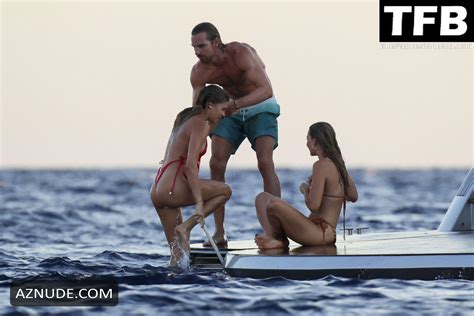 Margot Robbie Sexy Seen Showcasing Her Stunning Bikini Body On A Yacht