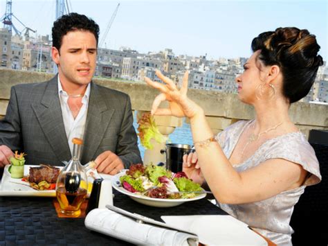 6 coisas que você nunca deve fazer em um restaurante chique Artigo 2024