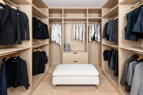 15 Contemporary Walk In Closet Designs That Maximize Space And Style