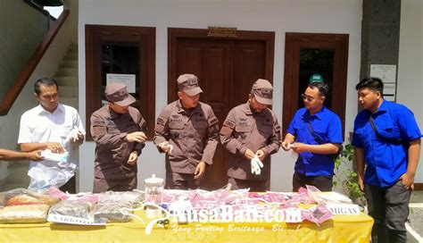 NUSABALI Kejari Gianyar Musnahkan BB 35 Perkara Tindak Pidana