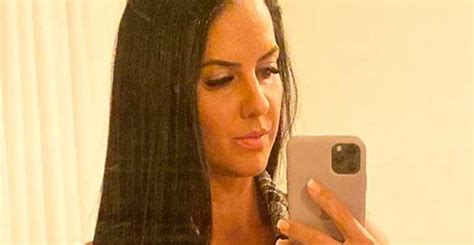 Noiva de Zezé di Camargo Graciele Lacerda deixa pernões à mostra em