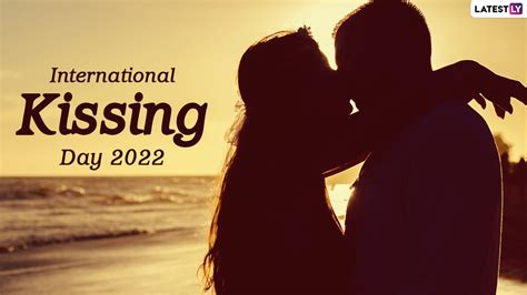 Top 999 Kissing Images With Love Quotes Amazing Collection Kissing