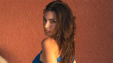 Emily Ratajkowski Shows Off Her Bare Butt And Six Pack Abs In Tiny