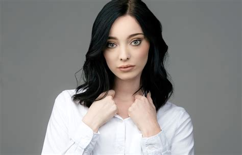 Emma Dumont Topless Telegraph