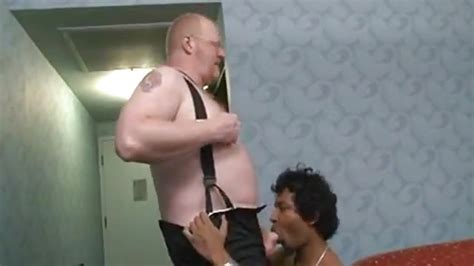 Tío blanco y gay folla con un transgénero Pichaloca