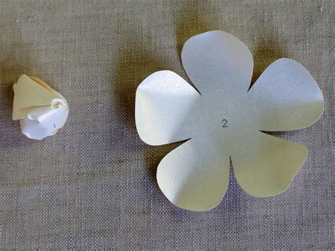 How To Make Paper Gardenias How Tos Diy
