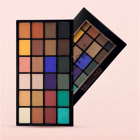 Technic 24 Color Eye Shadow Palette Trendsetter 28gm