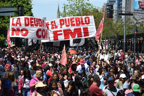 Organizaciones sociales políticas y gremiales protestaron frente al