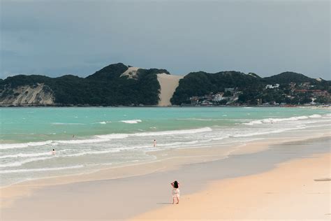 Como é a praia de Ponta Negra em Natal RN