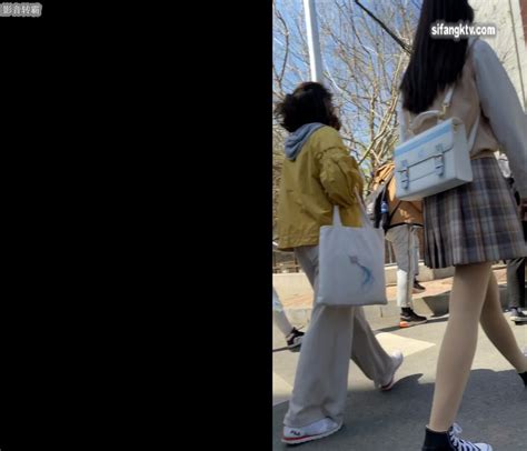 校園學生妹CD 偷拍大神學校專挑短裙學生妹 疑似內褲上有根逼毛 大膽刺激 高清 4