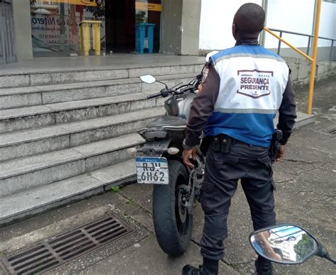 Homem é preso em Niterói conduzindo moto placa adulterada Cidade