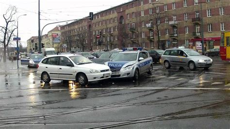 Wypadek z udziałem policji w Warszawie z dnia 05 01 2012 YouTube