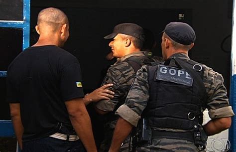 G1 Presos escalam muro e fogem de presídio em GO por buraco no