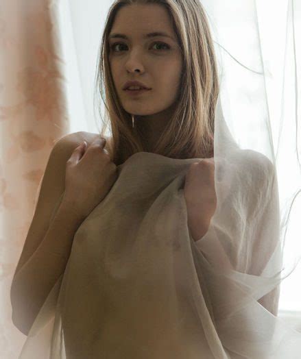 Sigrid Naked Telegraph