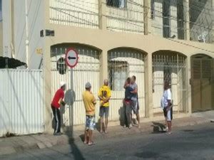 G1 Moradores amarram assaltante em poste até chegada da PM em MG