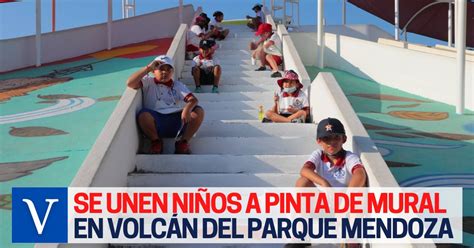 Se unen niños a pinta de mural en volcán del parque Mendoza