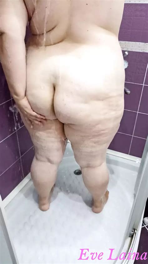 Büyük memeli ve büyük götlü üvey anne seksten önce duş alıyor xHamster