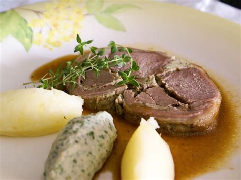 Selle d agneau farcie à la farce mousseline de veau aux herbes