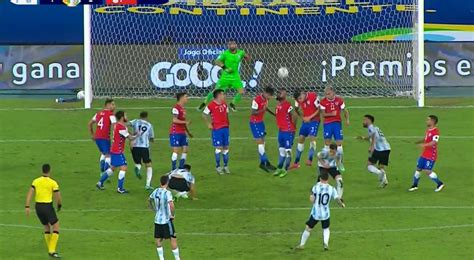 Lionel Messi un genio anotó golazo de tiro libre para el 1 0 sobre