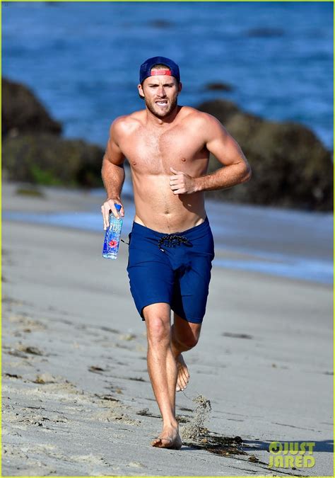 Scott Eastwood Goes Shirtless For A Run Along The Beach Photo 3940575