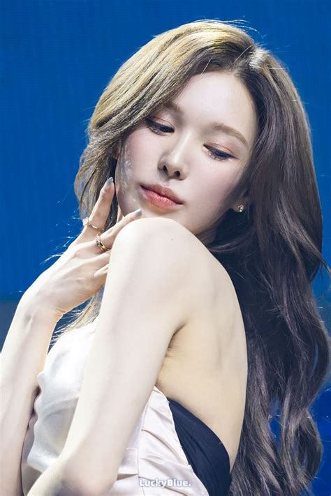 Pin oleh Aly di Red Velvet ³ di 2024 Selebritas Gadis korea