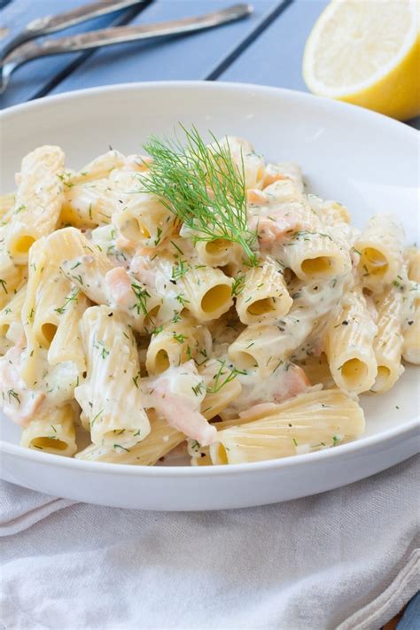 Spaghetti mit Lachs und Tomaten Frischkäse Sauce Kochkarussell