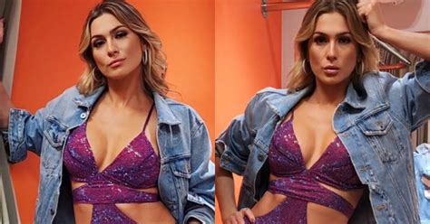 Jeans body Lívia Andrade aposta em look brilho e aplicações para
