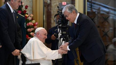 El Papa llegó a Kazajistán por una visita de tres días centrada en el
