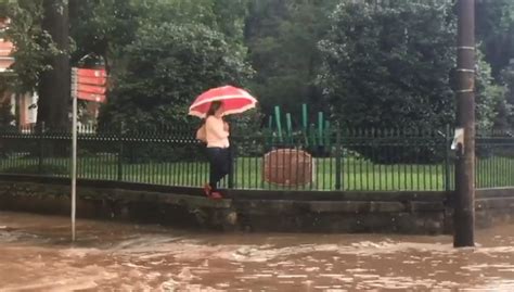 Chuva em Friburgo abre cratera e alaga ruas Em Teresópolis Defesa