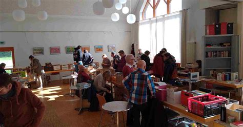 Bücherbasar im Pfarrheim Pius Zeit in der Pfarrei St Sebastian