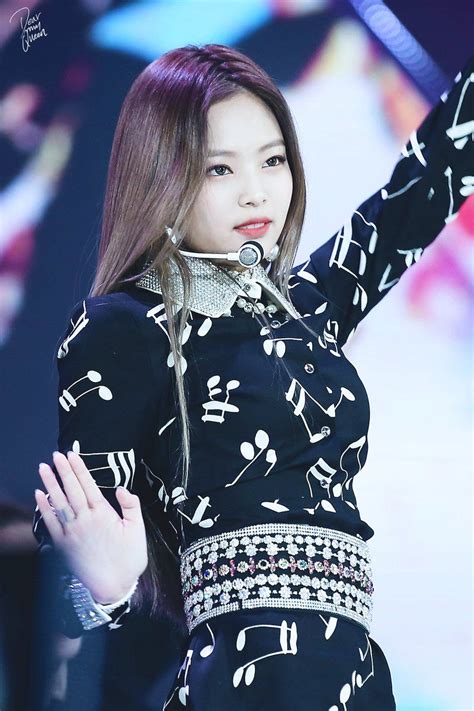 Jennie Kim Jennie South Korean Girls Korean Girl Groups Rapper Kim Jisoo Blackpink Photos