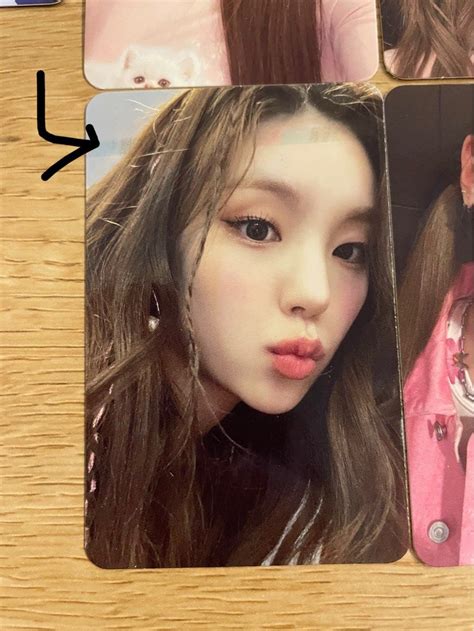 ITZY Checkmate Limited Edition Album World Tour Trading Cards Green