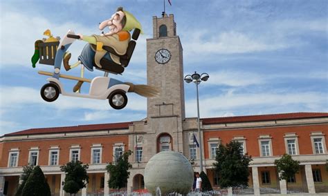 Torna La Befana Volante A Latina In Piazza Del Popolo Il 5 Gennaio